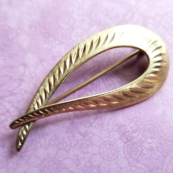 Vintage | Jewelry | Vintage Brooch Gold Filled Loop Broach Pin | Poshmark